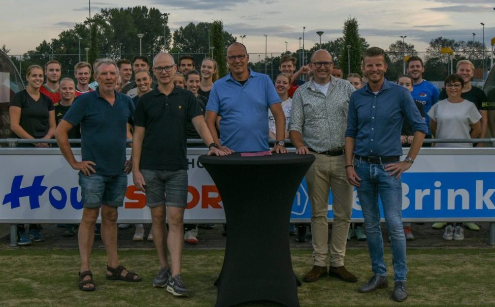 Contracten ondertekend. | KVZ